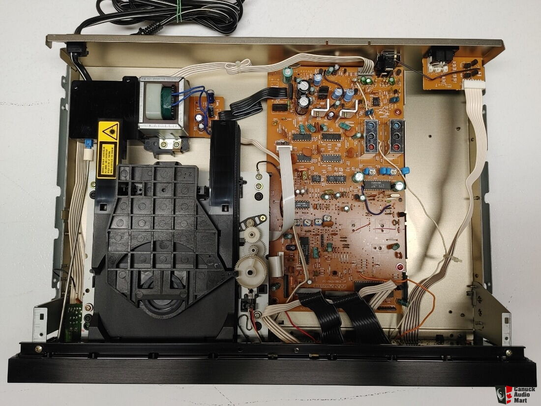 Sale Pending - Luxman D-90 Compact Disc Player Photo #4984456 - US ...