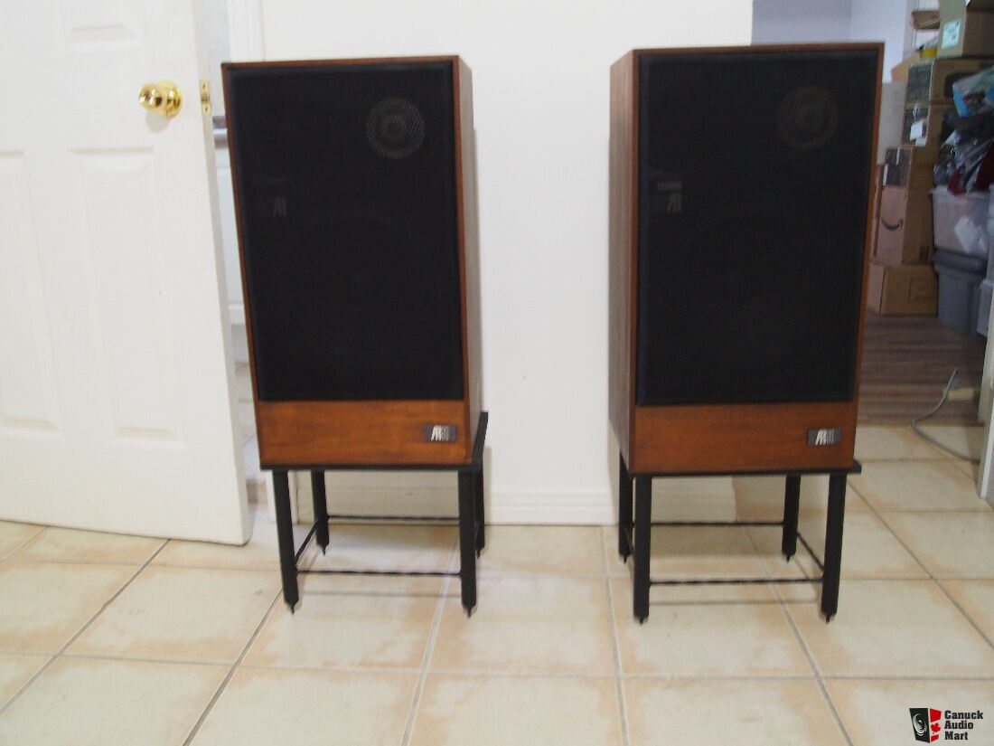 Acoustic research AR11