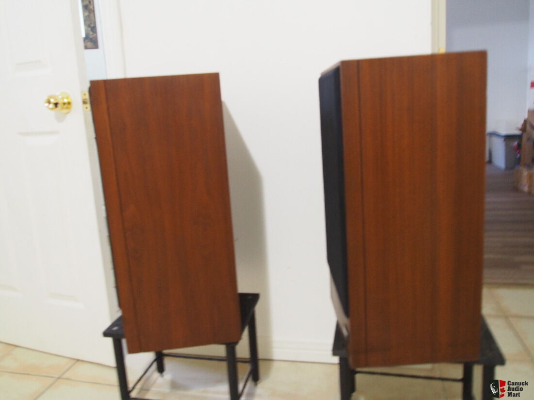 Acoustic research AR11