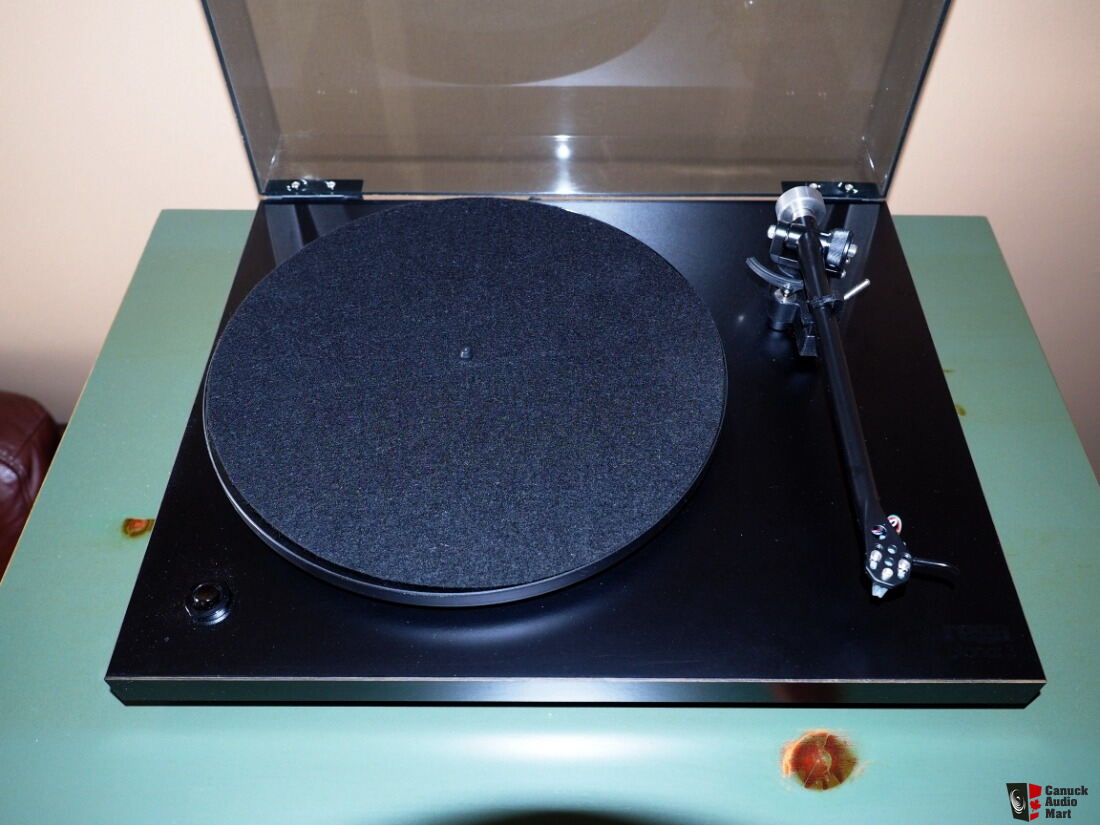 Rega Planar 3 Turntable with Elys Cartridge For Sale - Canuck Audio Mart