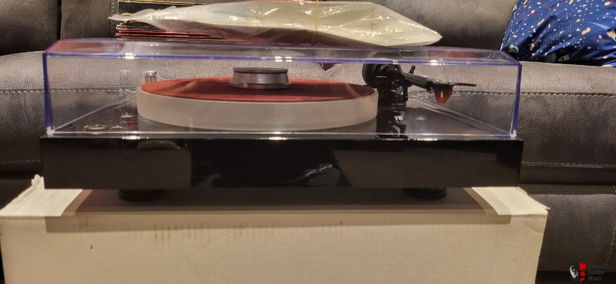 Pro-Ject x2 Carbon Turntable Ortofon 2M Bronze Read Desc