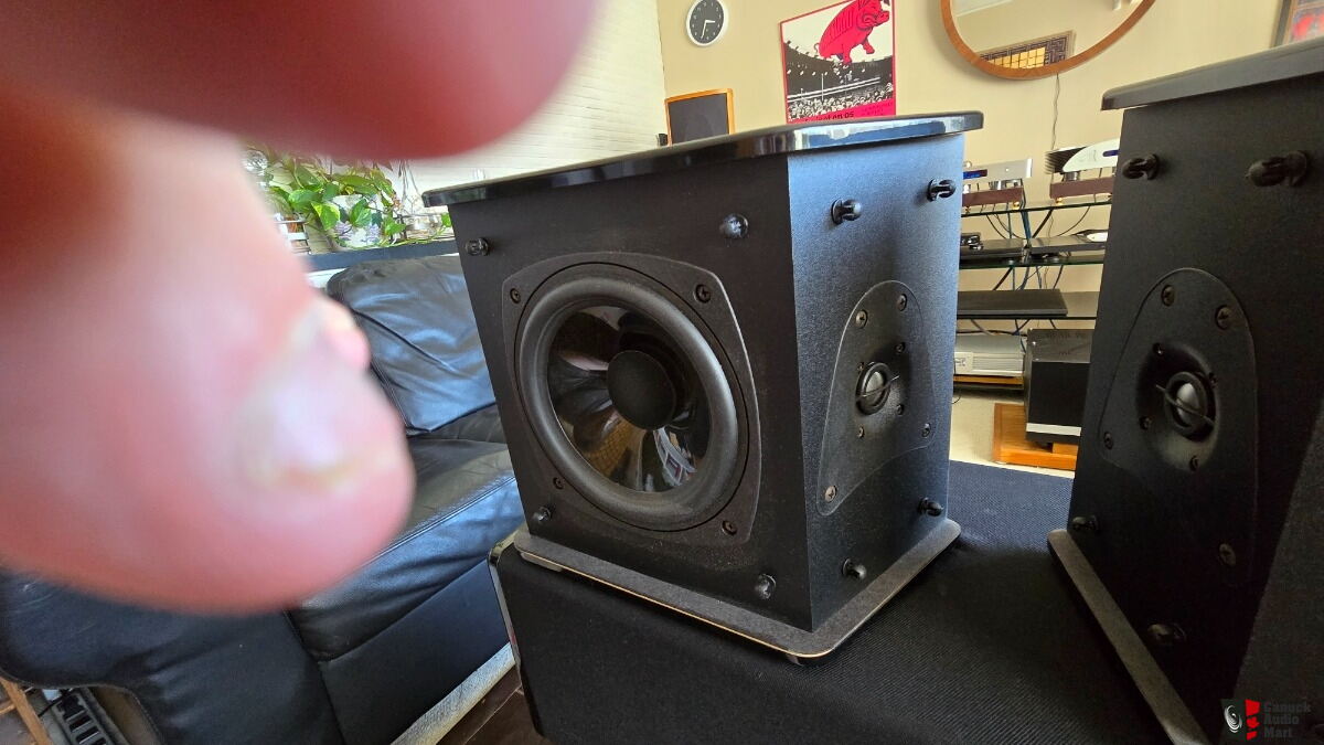 Mirage OM-R2 Dipole surround speakers and the unique Mirage OM-C2 ...