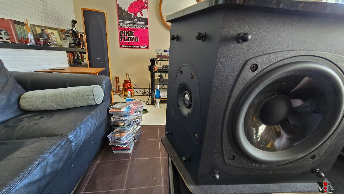 Mirage OM-R2 Dipole surround speakers and the unique Mirage OM-C2 ...