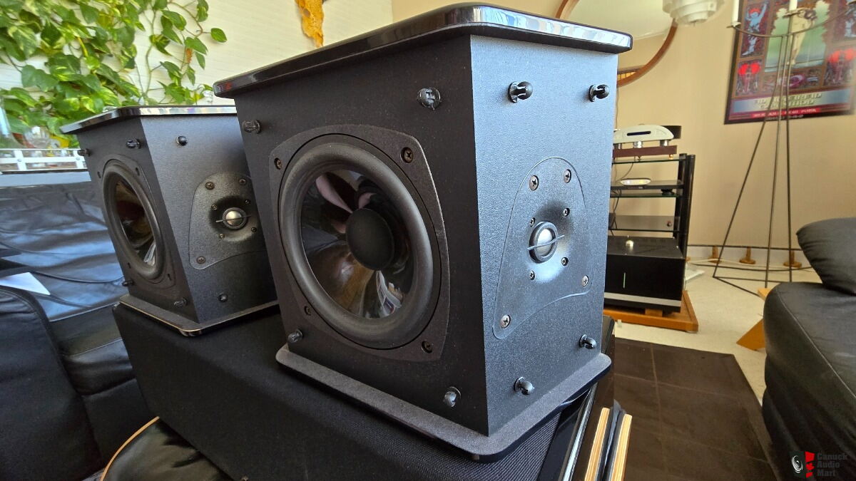 Mirage OM-R2 Dipole surround speakers and the unique Mirage OM-C2 ...