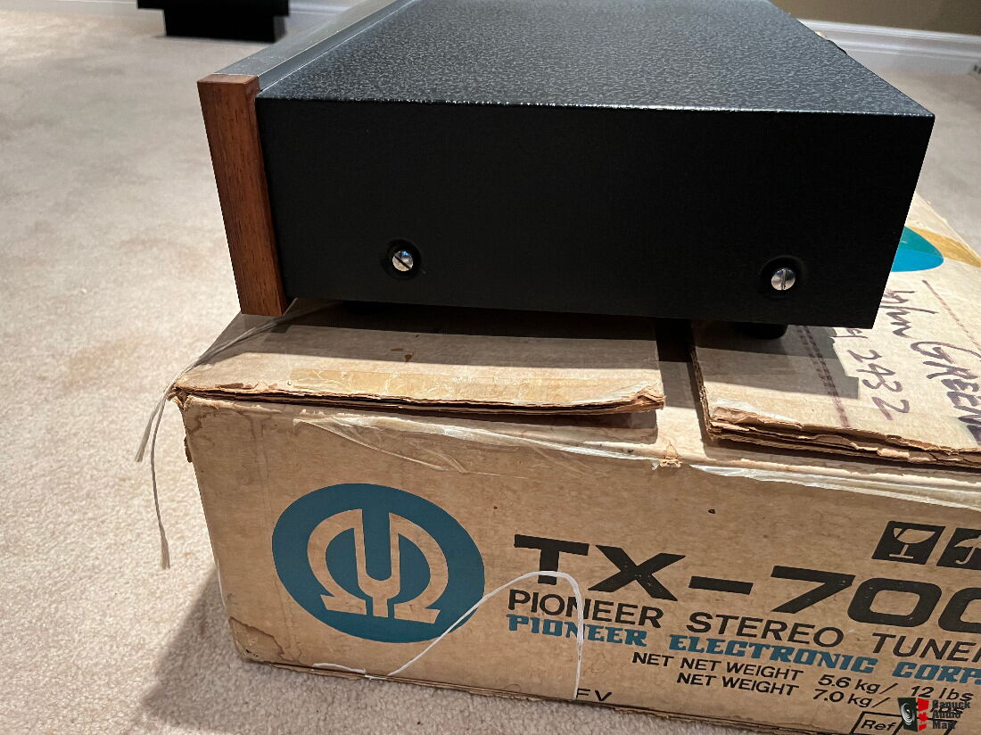 Pioneer TX-700 Tuner with Wood Panels