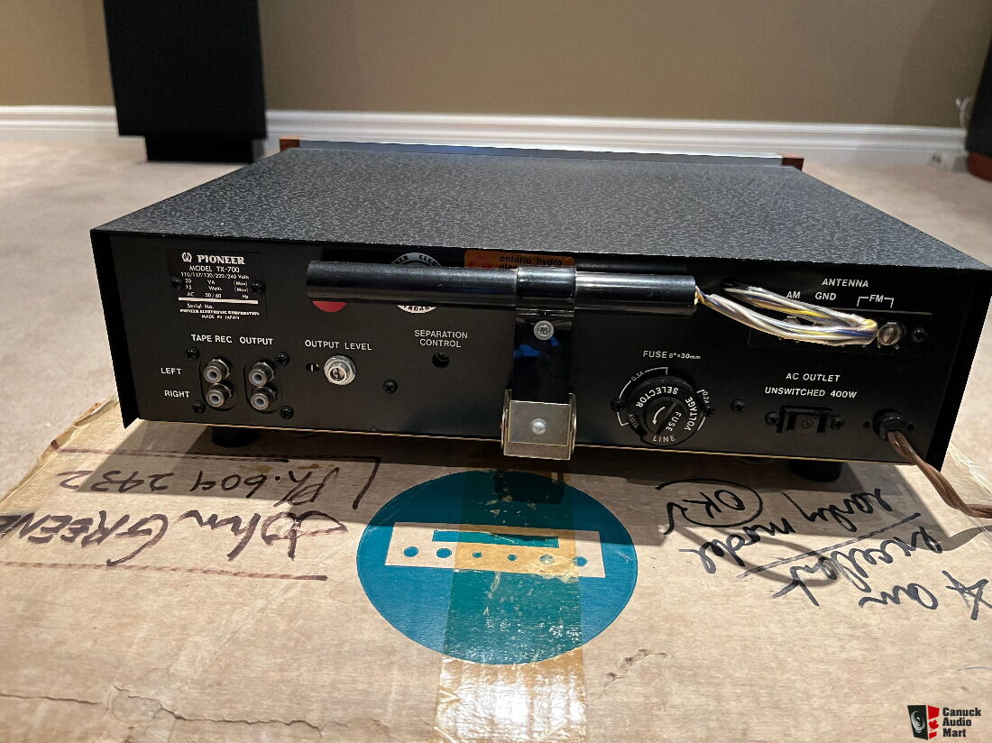 Pioneer TX-700 Tuner with Wood Panels