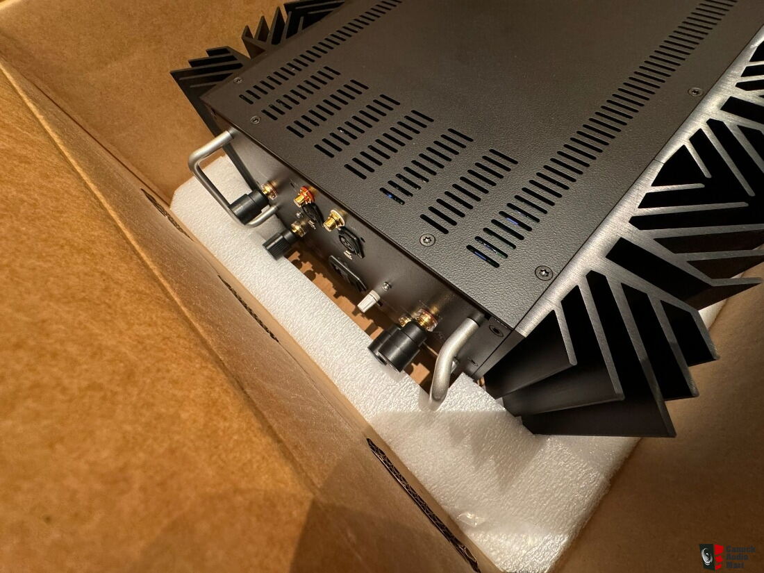 Pass Labs X250.8 Amplifier