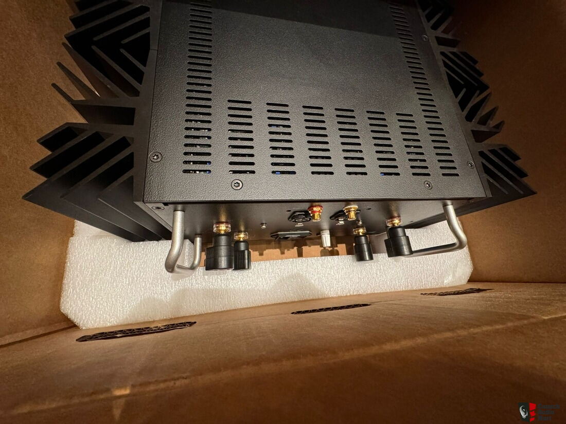 Pass Labs X250.8 Amplifier