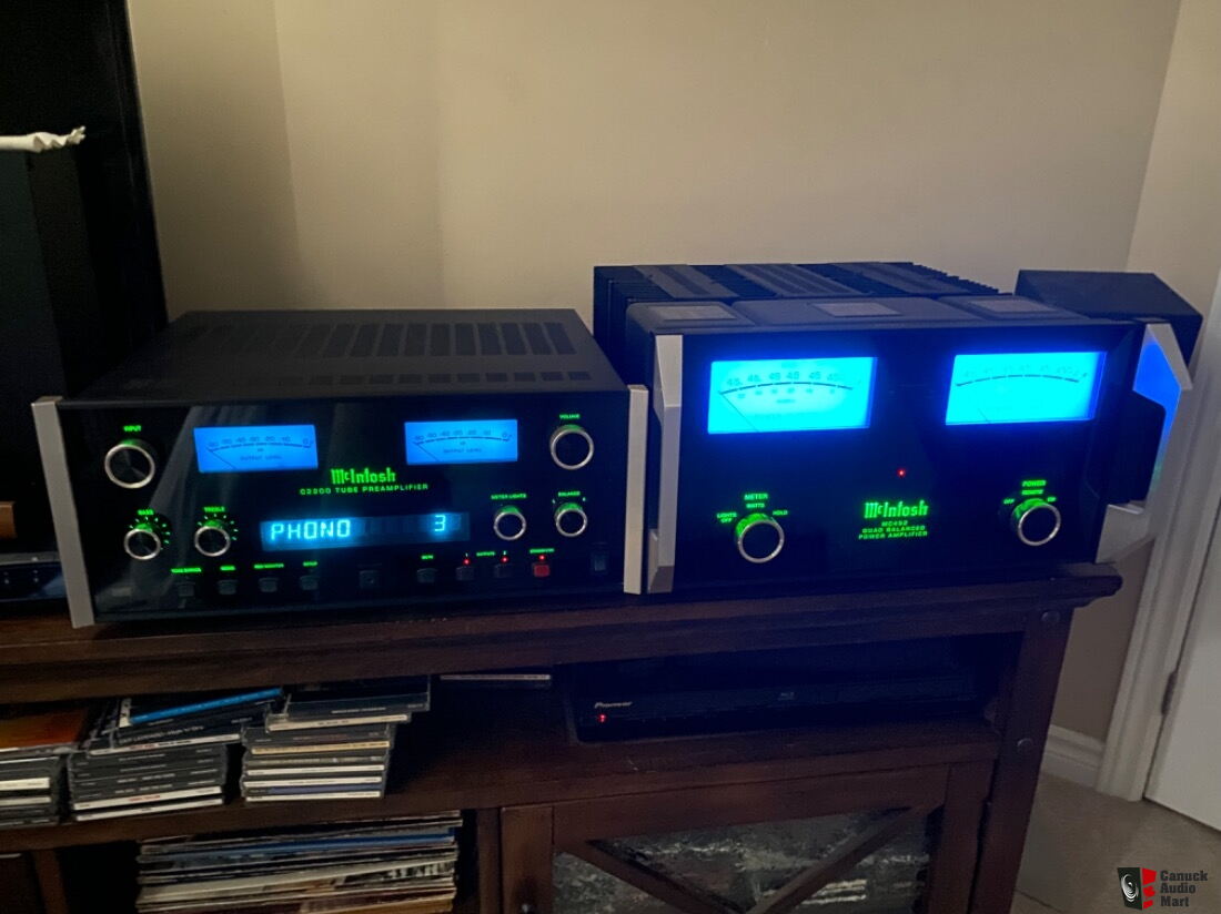 McIntosh MC 452 amplifier and C2200 Tube Preamp in almost new condition ...