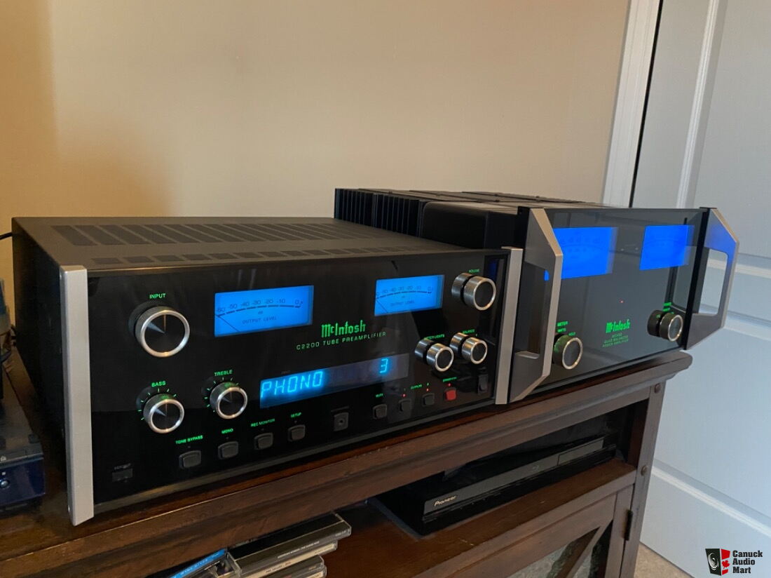 McIntosh MC 452 amplifier and C2200 Tube Preamp in almost new condition ...