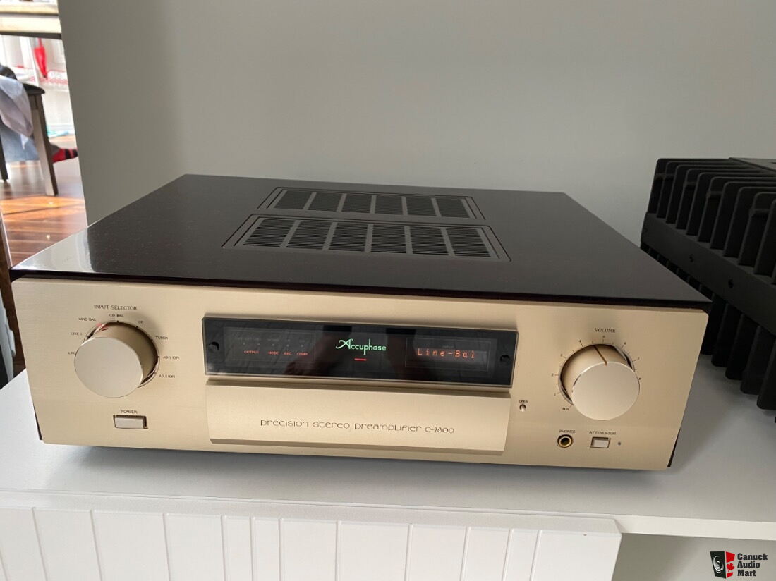 Accuphase C2800 preamp Photo #5091664 - US Audio Mart