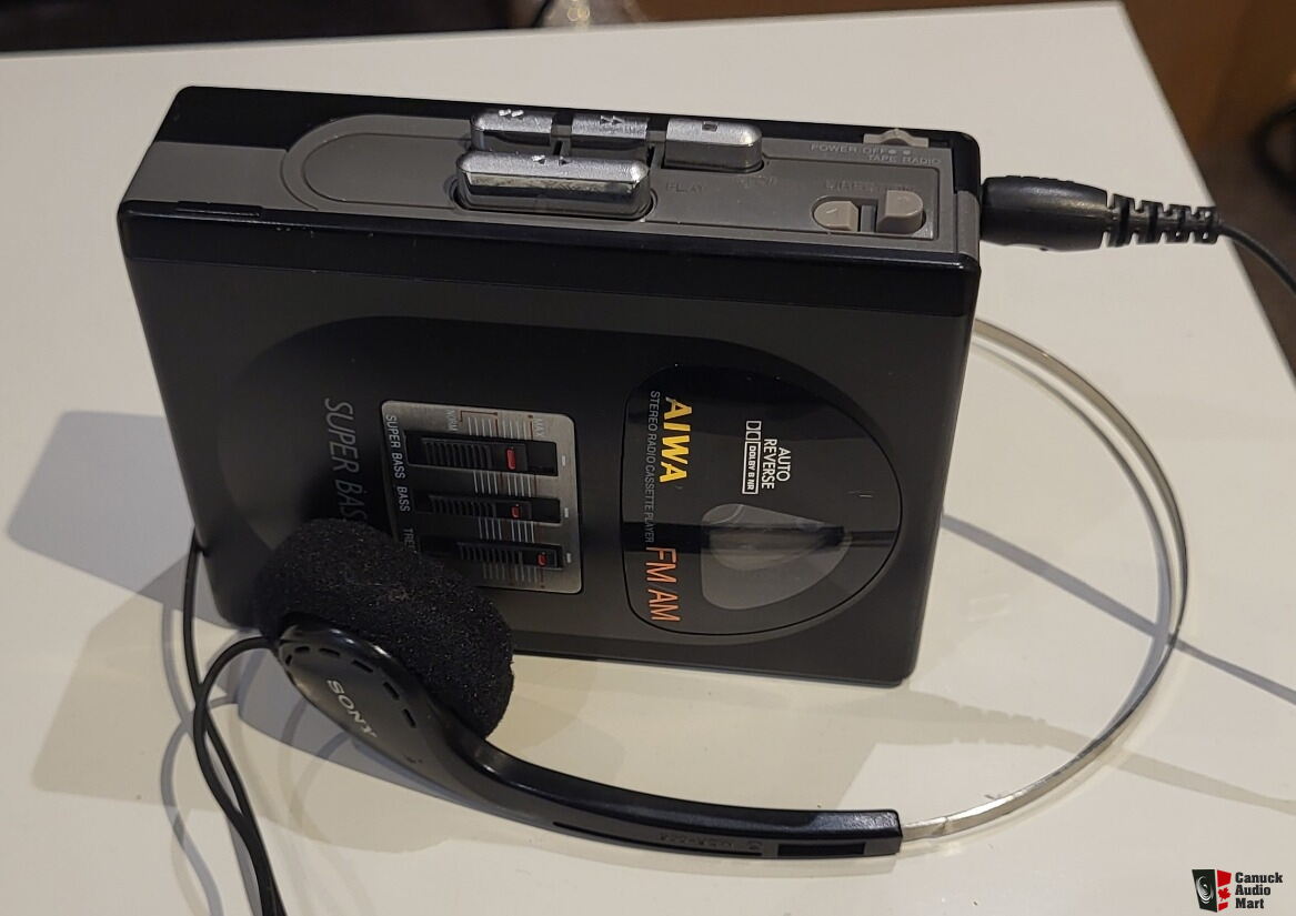Aiwa Cassette Walkman+Sony HDPhne Autoreverse AmFM Eq DolbyNR NM