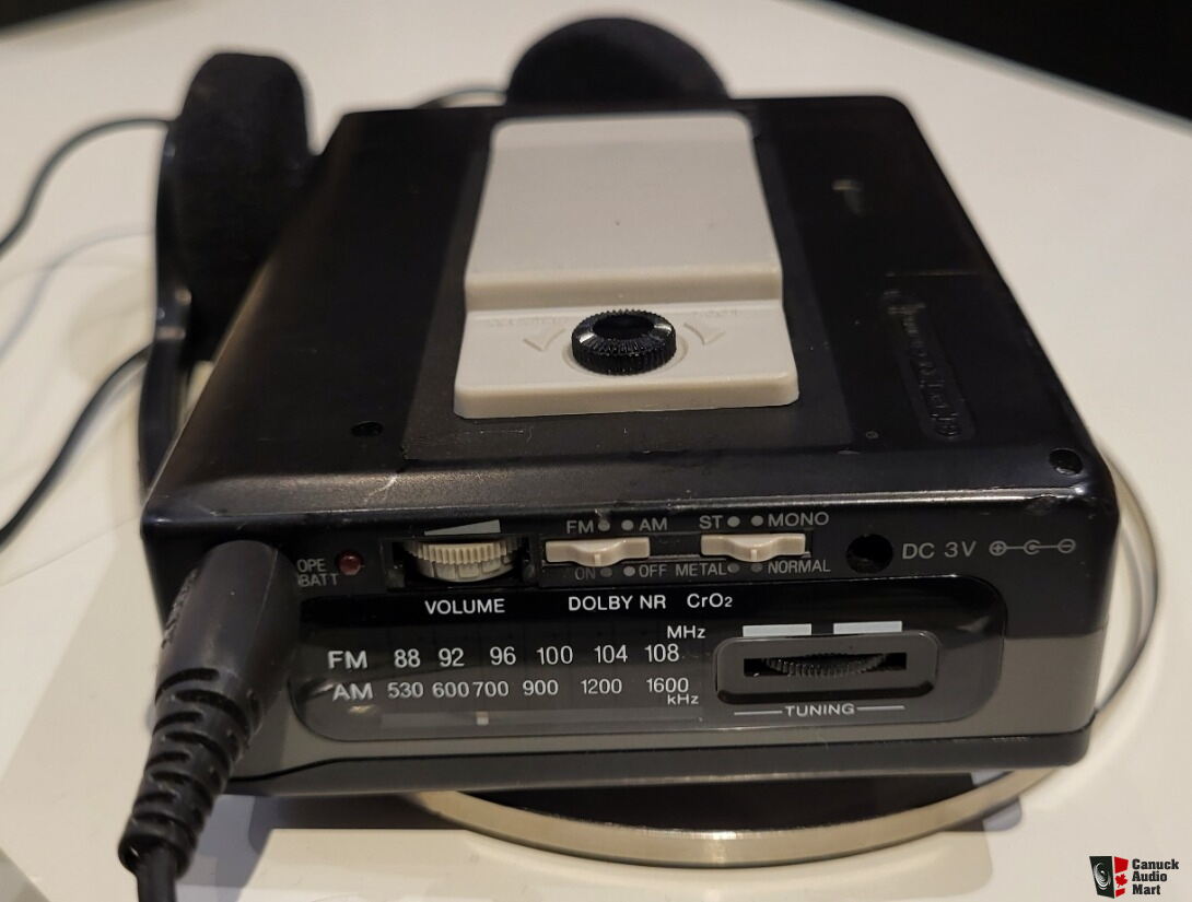 Aiwa Cassette Walkman+Sony HDPhne Autoreverse AmFM Eq DolbyNR NM Photo ...