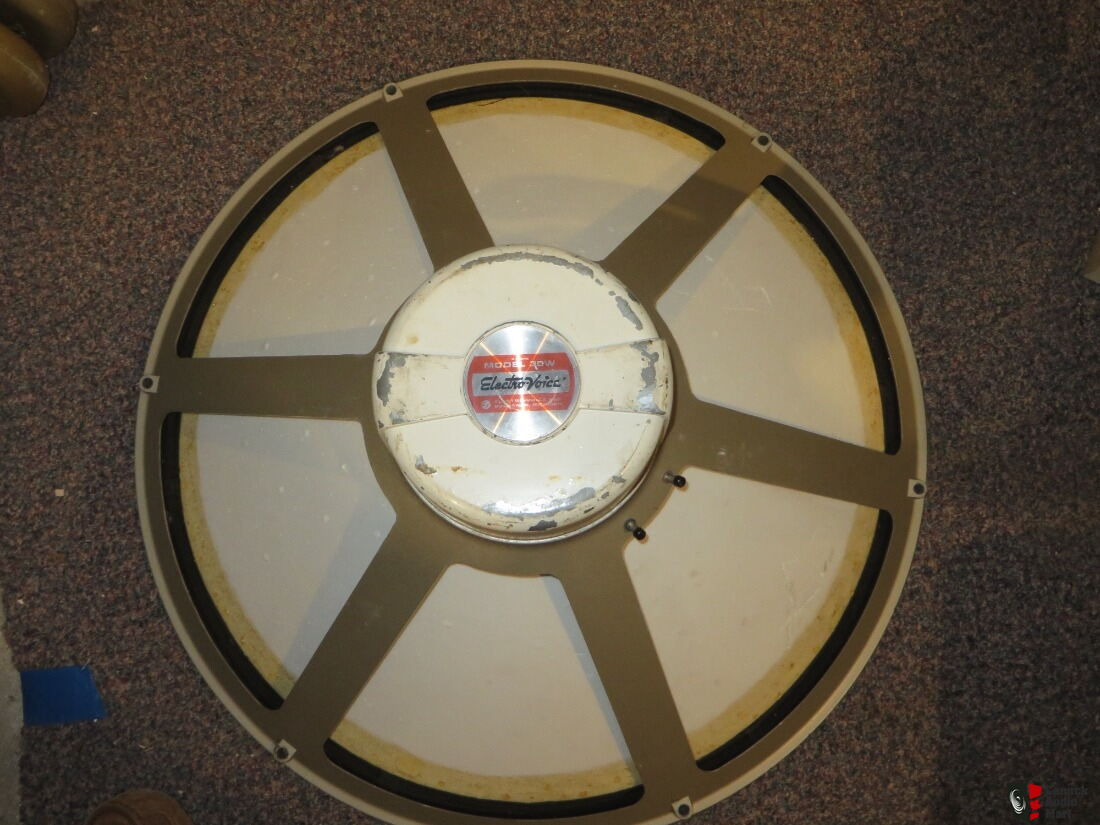 ElectroVoice 30W - Monster sub-sub woofer Photo #5173377 - US Audio Mart