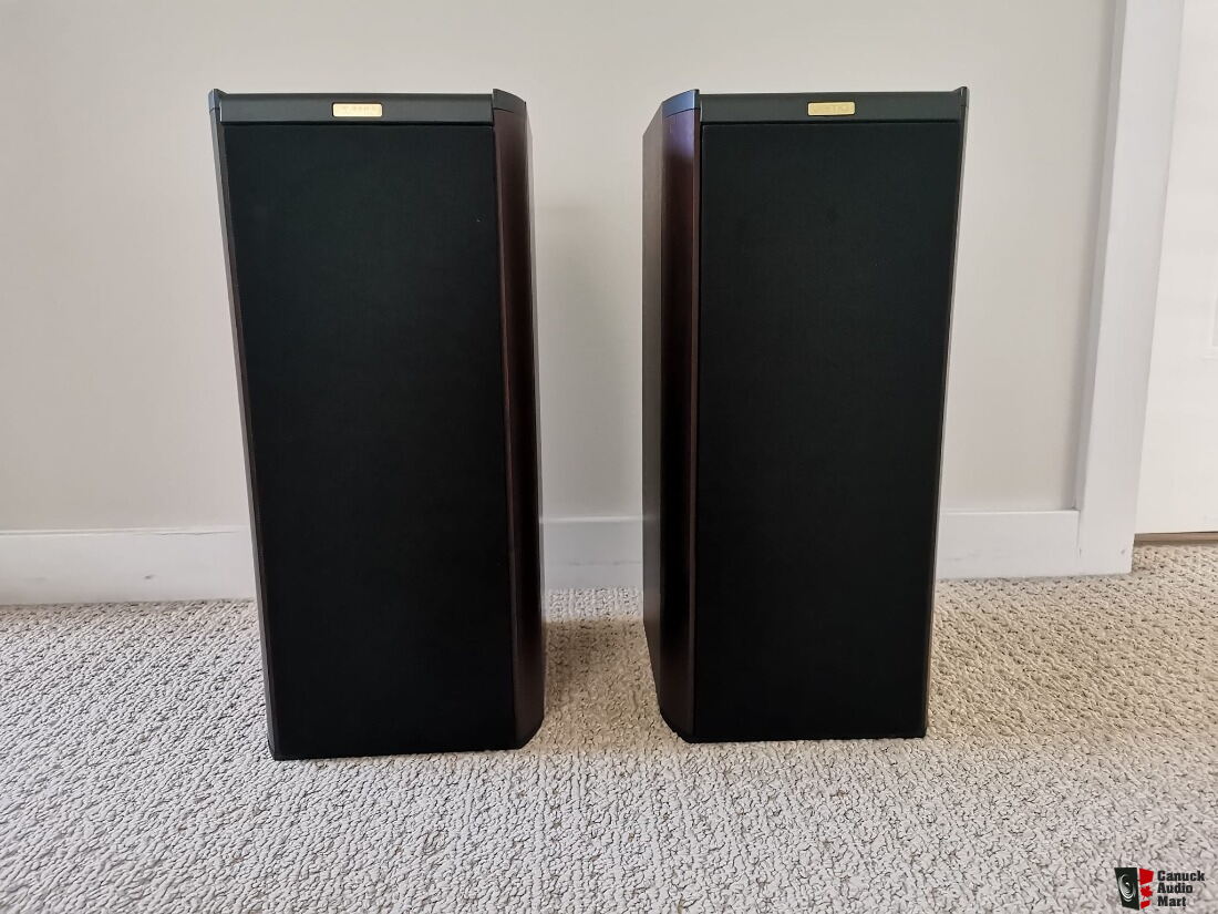 Jamo Classic 4 140w Bookshelf Speakers Photo #5216982 - Canuck Audio Mart