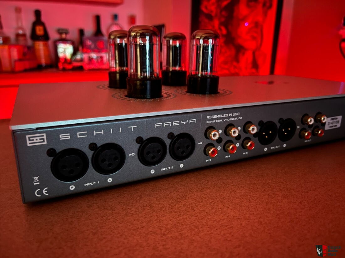 Schiit Freya+ with 10 tubes and tube risers Photo #5231480 - UK Audio Mart