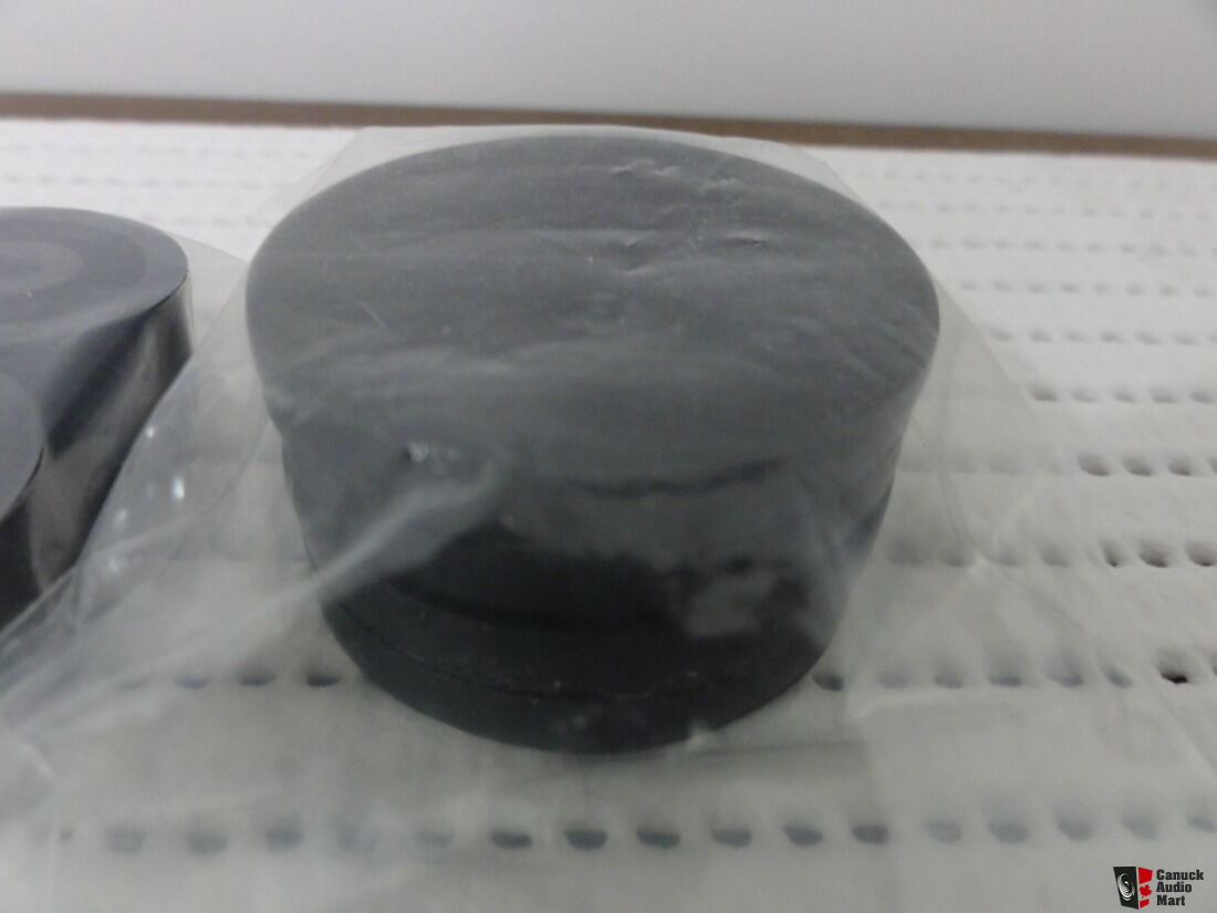 Lot of Various Isolation Feet Cones Pads (Metal, Wood, Rubber, Plastic ...