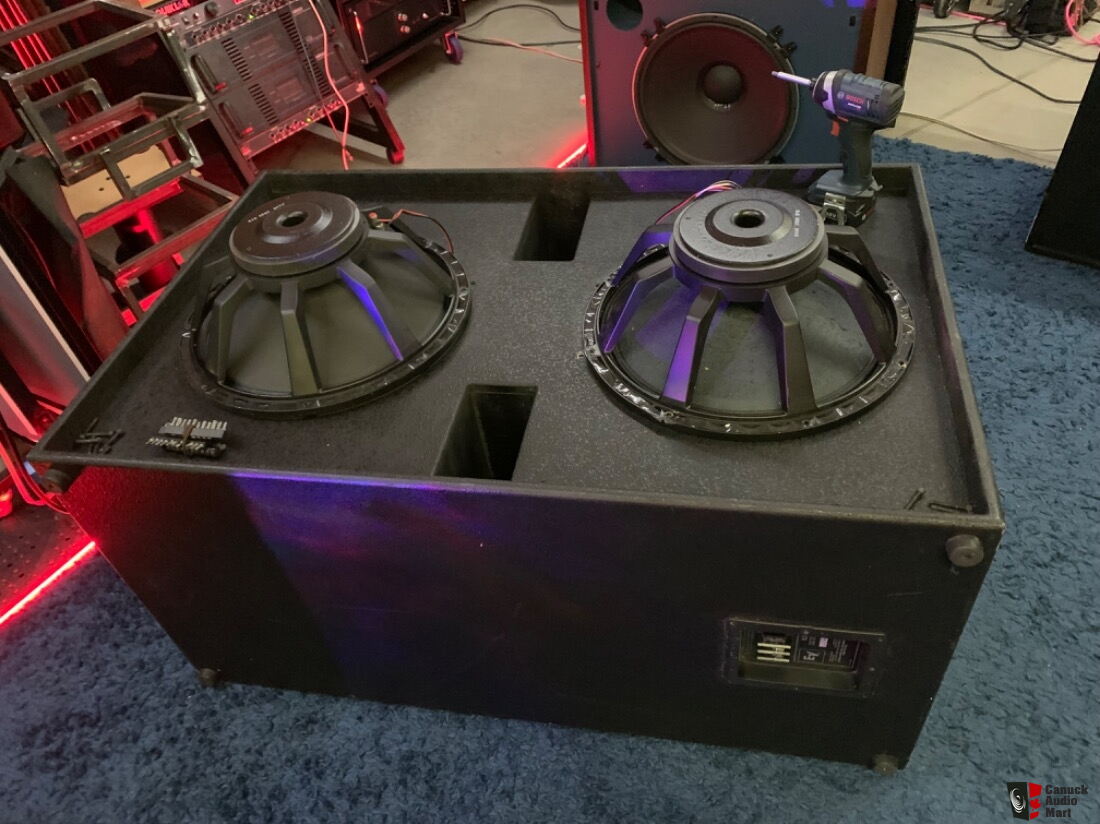 2 x Electro-Voice TL770D /// 18'' 1200w passive bass cabinets ...