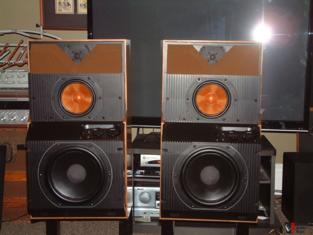 B&W DM6 speakers