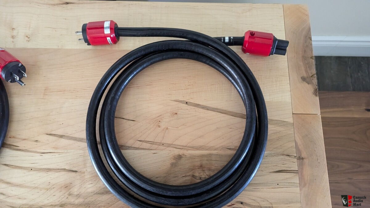 Oyaide Tunami GPX and GPX-R power cords.....$225.00 inc shipping Photo ...