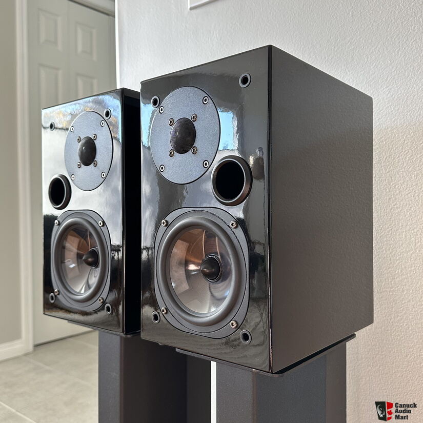 Usher S-520 Bookshelf Speakers For Sale - Canuck Audio Mart