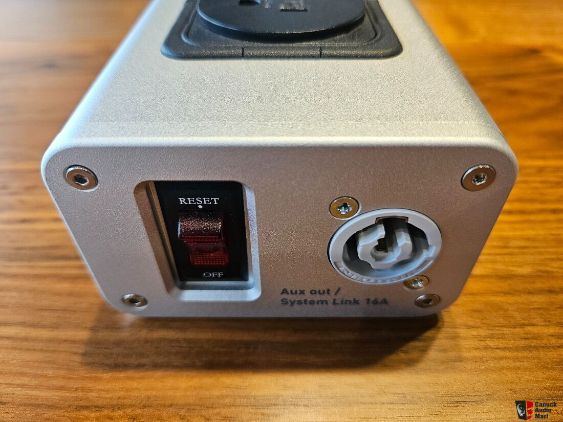 Isotek V5 Sirius ultra-high performance 16A power bar, photo sample ...