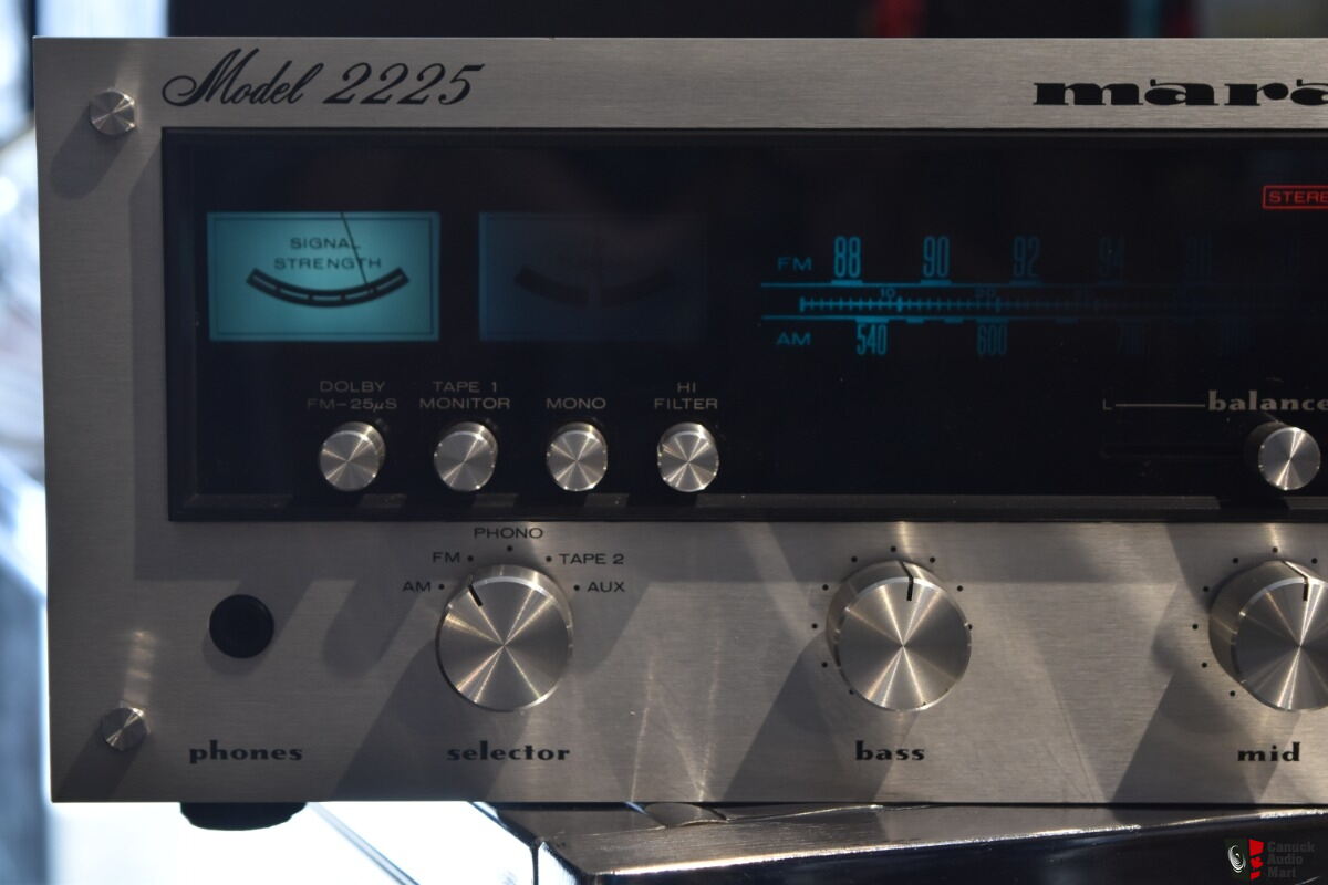Marantz model 2225 Stereophonic Receiver