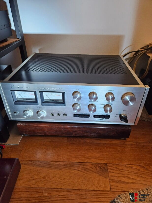 Accuphase E-202 Integrated Amplifier Feature Pre out // Main in Photo ...