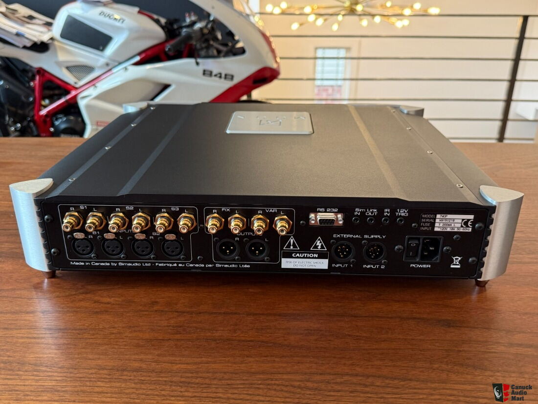 Simaudio Moon Evolution 740P Dual-Mono Preamplifier with 820S Digital ...