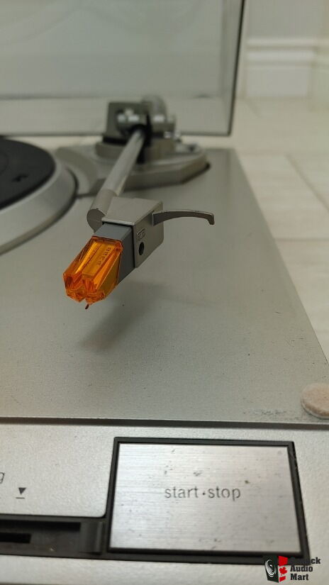 Beautiful Technics SL-QX 300 Direct drive Turntable Serviced