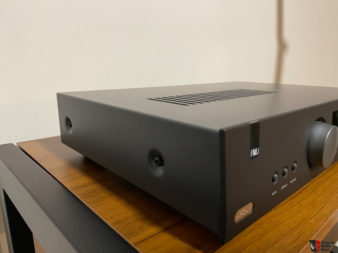 Arcam FMJ A19 Integrated Amplifier- Free shipping within Canada Photo ...