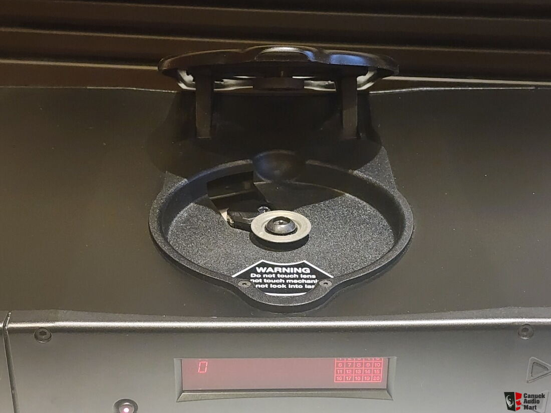 Planet 2000 CD Player - No Remote Photo #5396332 - Canuck Audio Mart