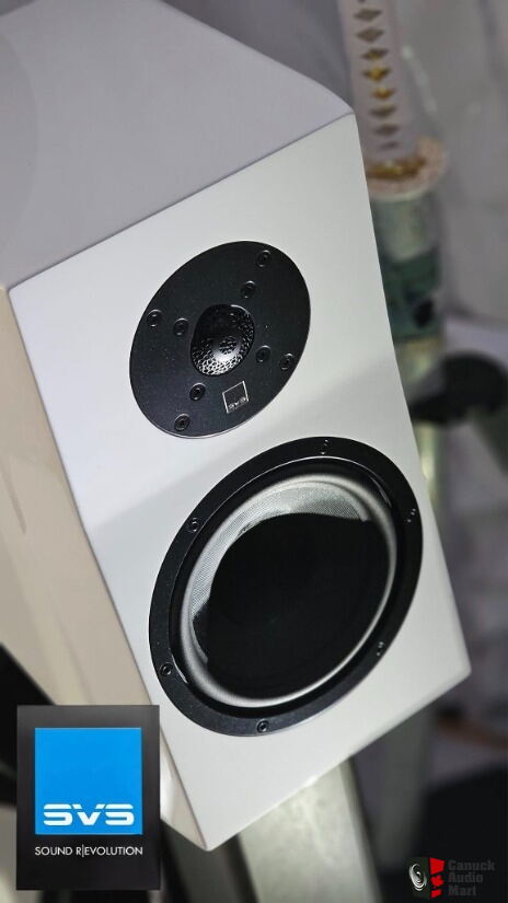 SVS Ultra Evolution Bookshelf Pair - White Gloss Photo #5408236 ...
