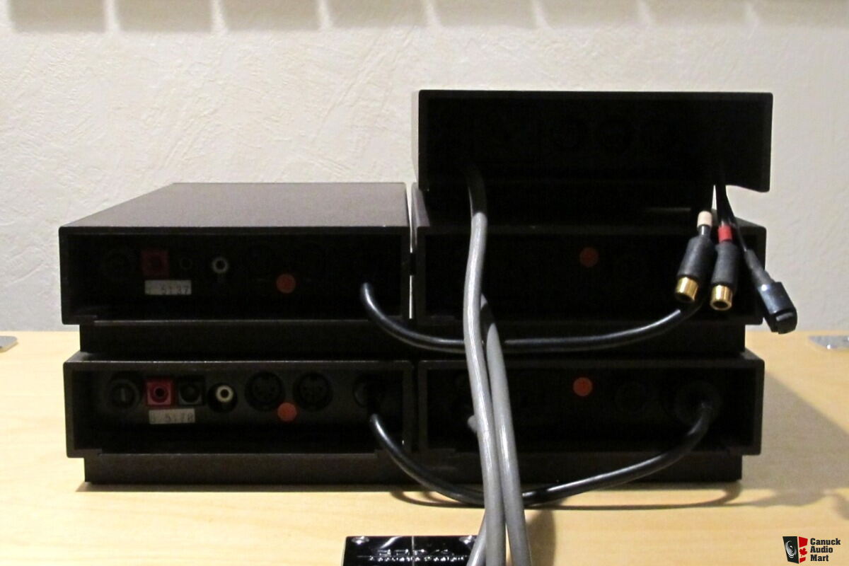 Meridian 105 mono power amplifiers plus matching 101 preamplifier with ...