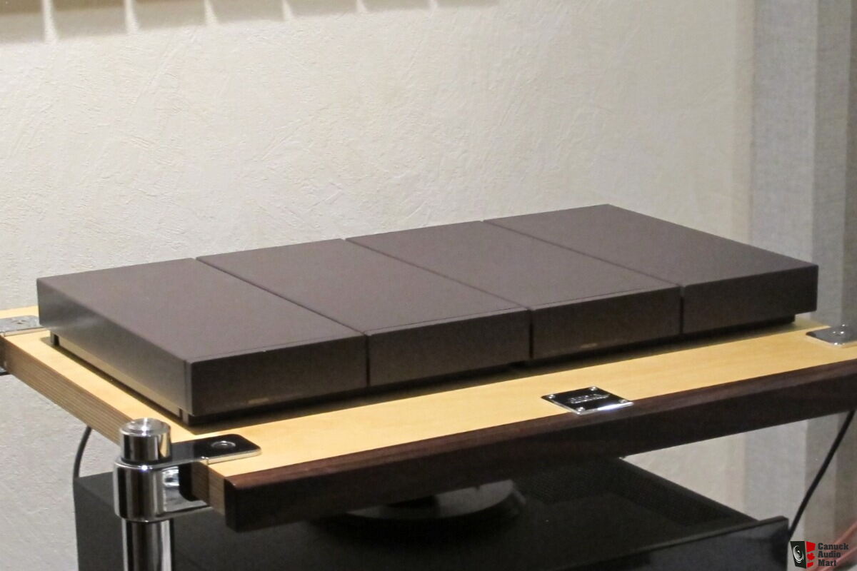 Meridian 105 mono power amplifiers plus matching 101 preamplifier with ...