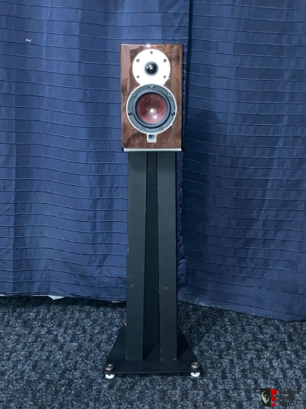 Dali Menuet SE ,with stands Photo #5431587 - Canuck Audio Mart