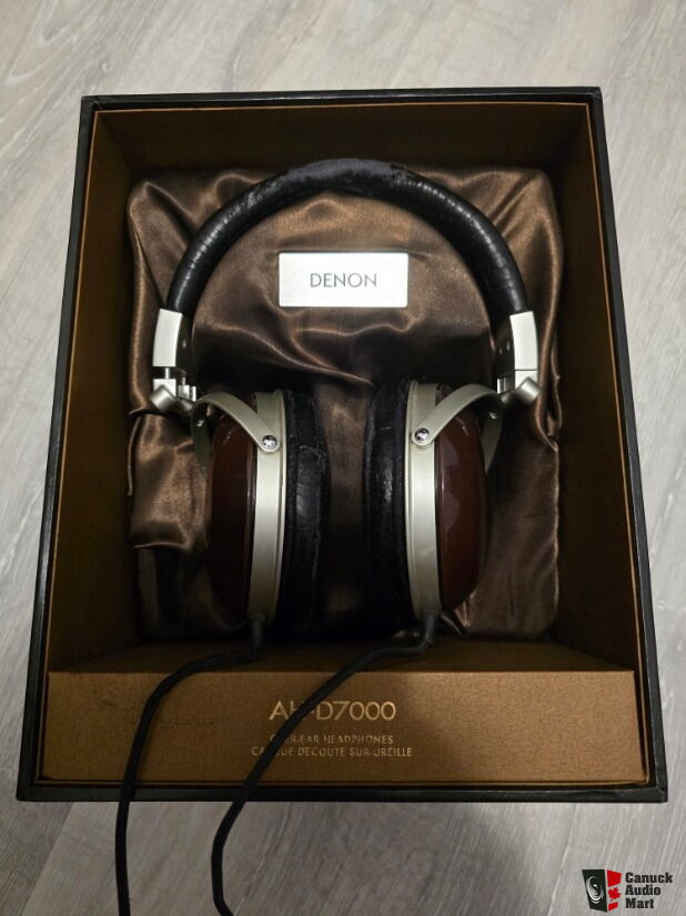 Denon AH-D7000 headphone with extra ear pads Photo #5450590 - US Audio Mart