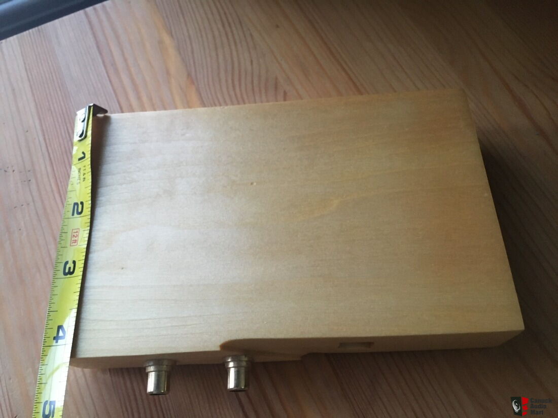USB DAC enclosed in golden maple wood Photo #5464957 - Canuck Audio Mart