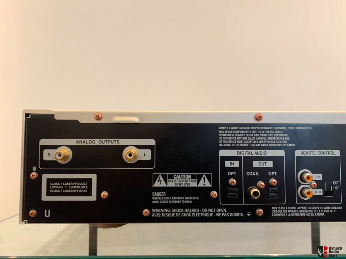Marantz SA-15S2 CD/SACD player and dedicated DAC input/output Photo ...