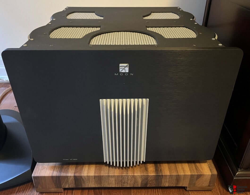 Simaudio Moon Titan HT-200 5 channel amplifier with solid walnut stand ...