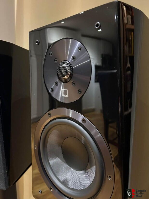 SVS Ultra Bookshelf Speakers Photo #5485369 - Canuck Audio Mart