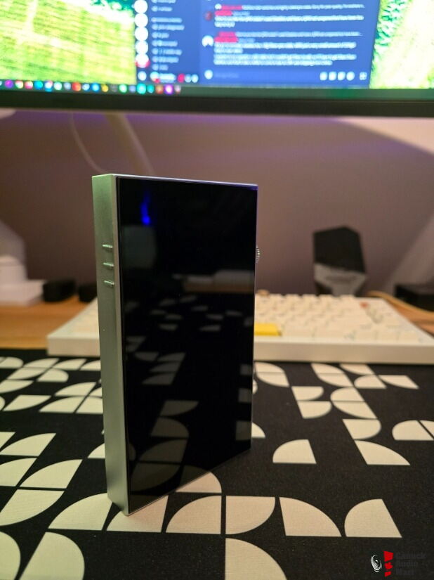 Astell & Kern SE300 + Green Leather Case For Sale - US Audio Mart