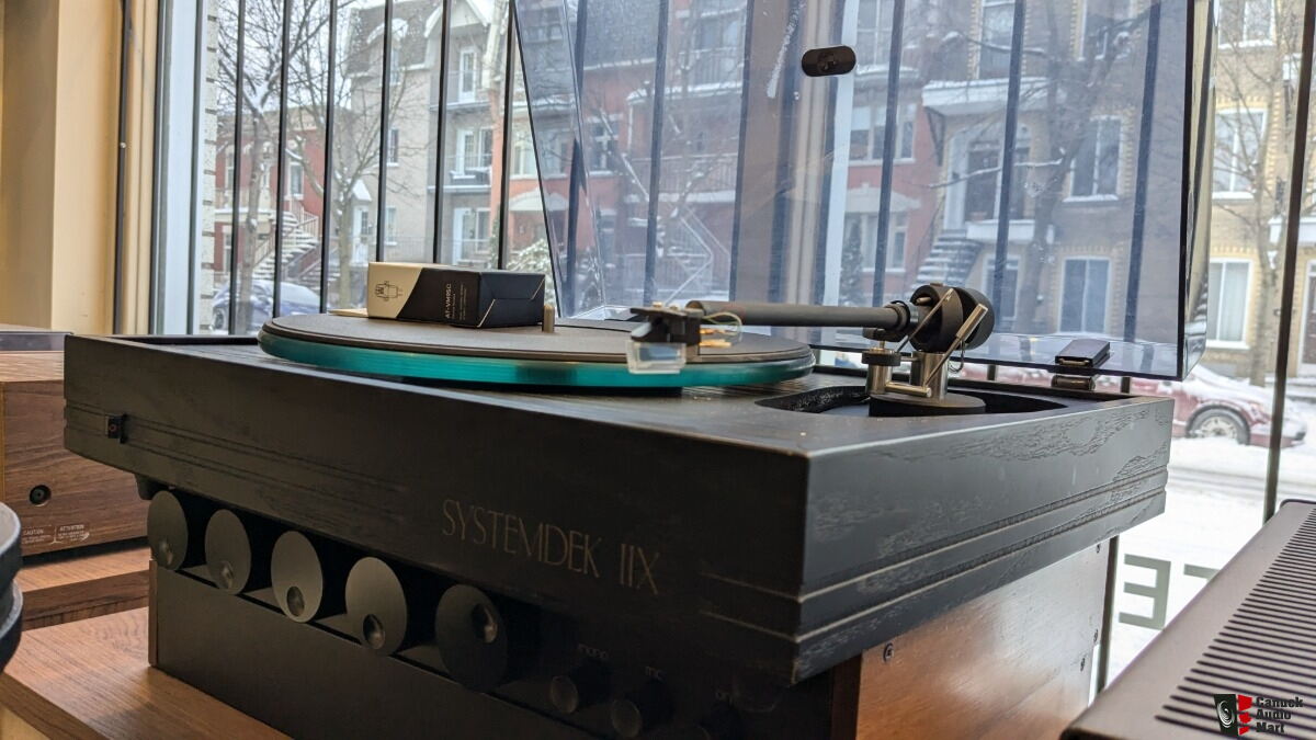System Deck record player black Photo #5503798 - Canuck Audio Mart