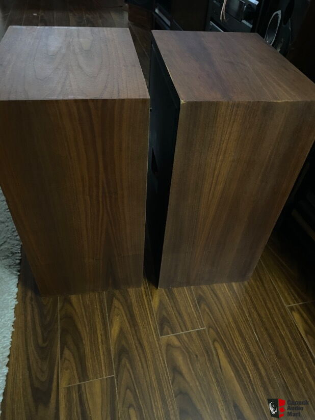 JBL L 40 Bookshelf Speakers with grills Photo #5513734 - Canuck Audio Mart