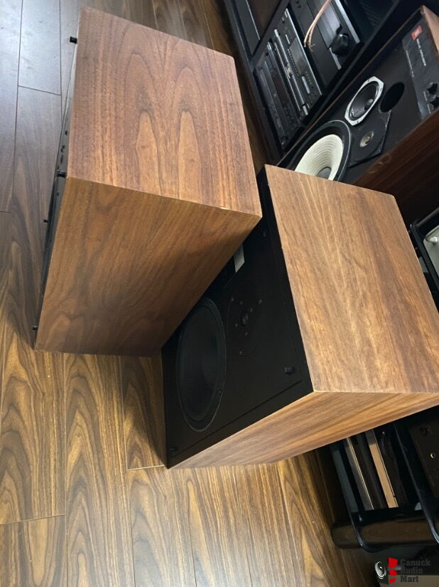 JBL L 40 Bookshelf Speakers with grills Photo #5513737 - Canuck Audio Mart