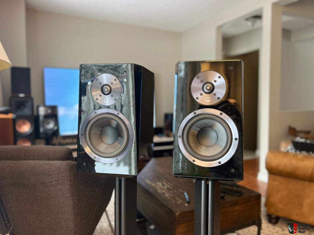 SVS Ultra Bookshelf Speakers - Piano Black Photo #5526870 - Canuck ...