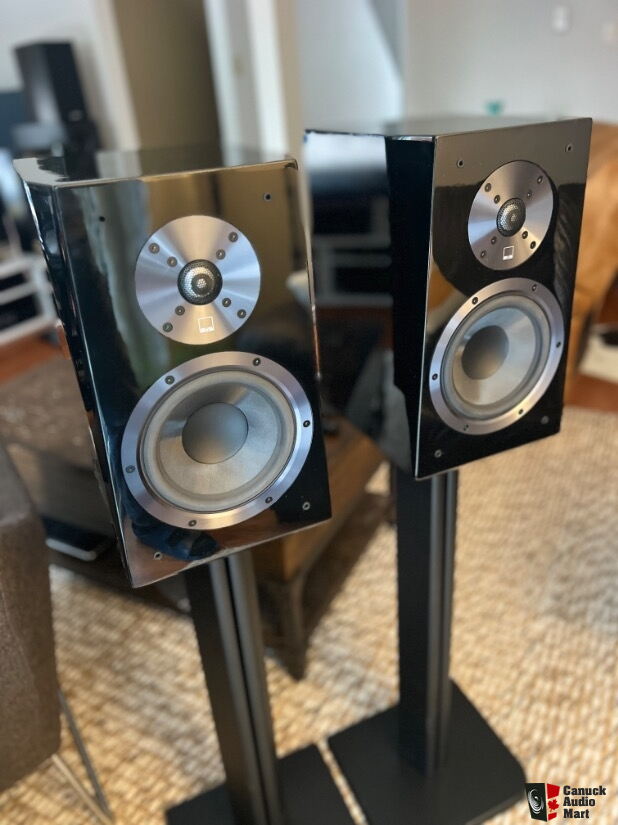 SVS Ultra Bookshelf Speakers - Piano Black Photo #5526874 - Canuck ...