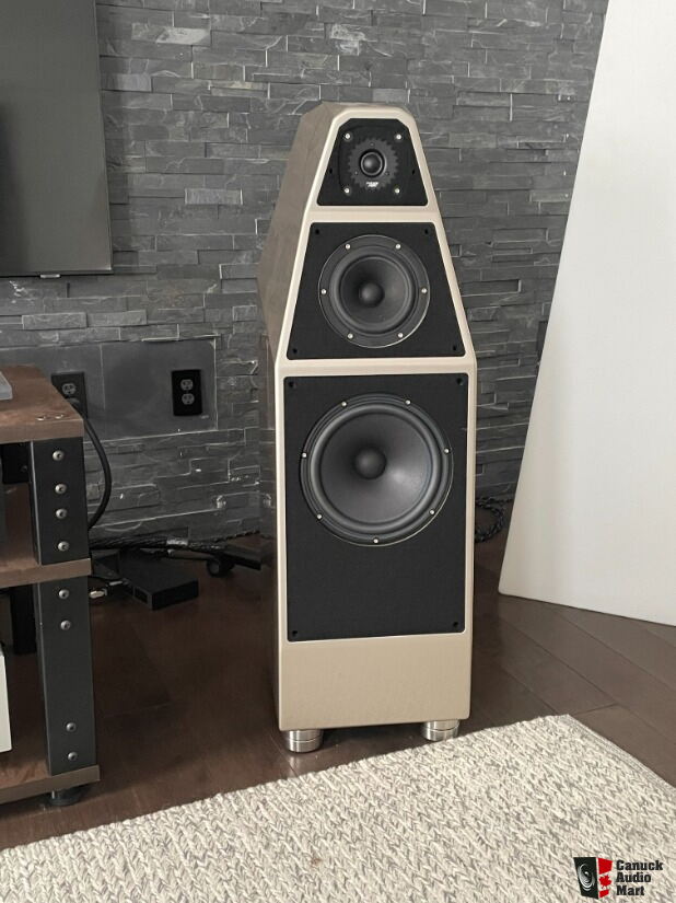 Wilson Audio Yvette Desert Silver with Black Grilles -EXCELLENT ...