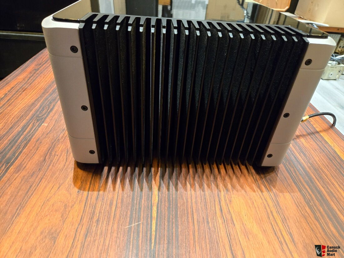 PS Audio P10 PerfectWave Power Plant 10 with Box and Power Chord Photo ...