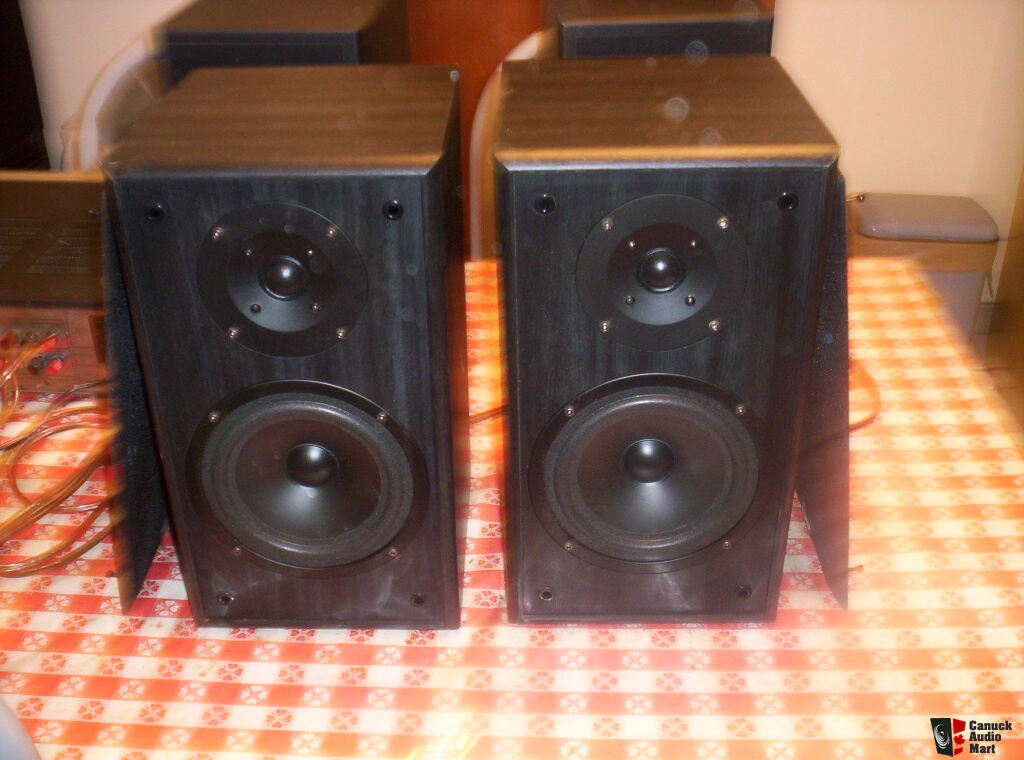 QUEST Q2.6 BOOKSHELF SPEAKERS Photo #558333 - Canuck Audio Mart